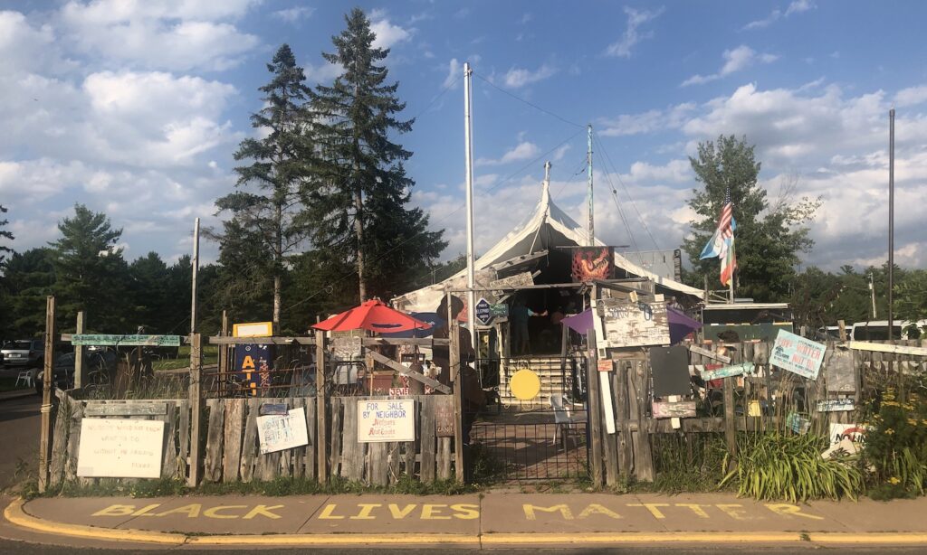 Tom’s Burned Down Cafe is an island bar unlike any other | Milwaukee Record