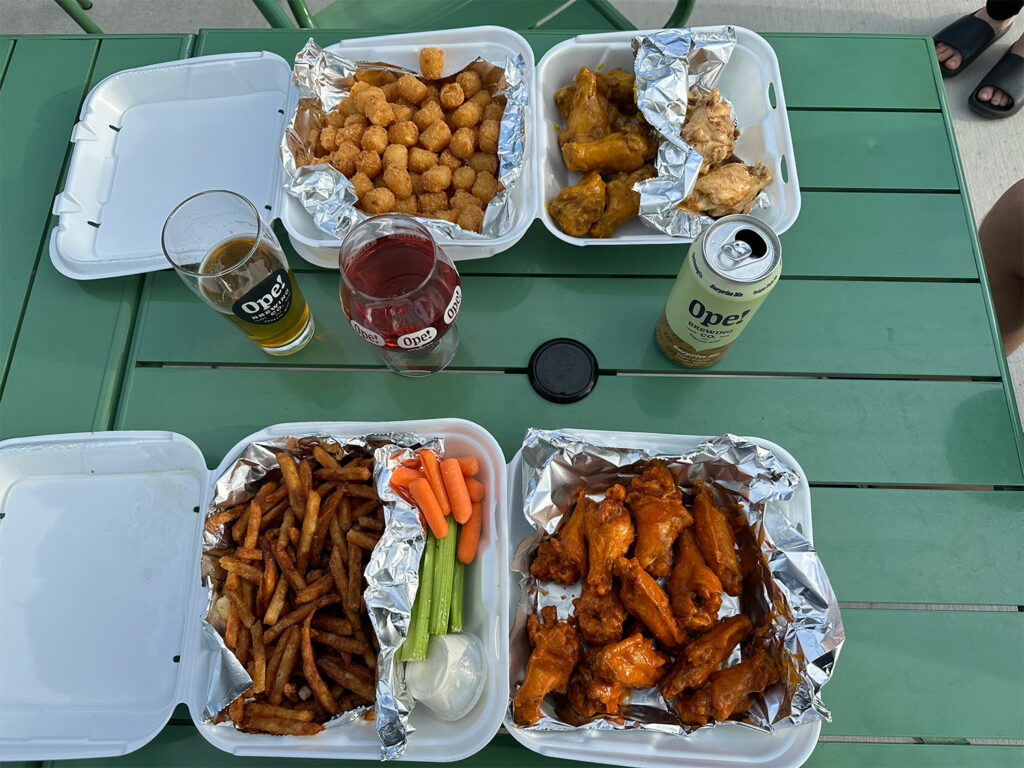 Double Dub’s takes flight, brings wings to the people | Milwaukee Record