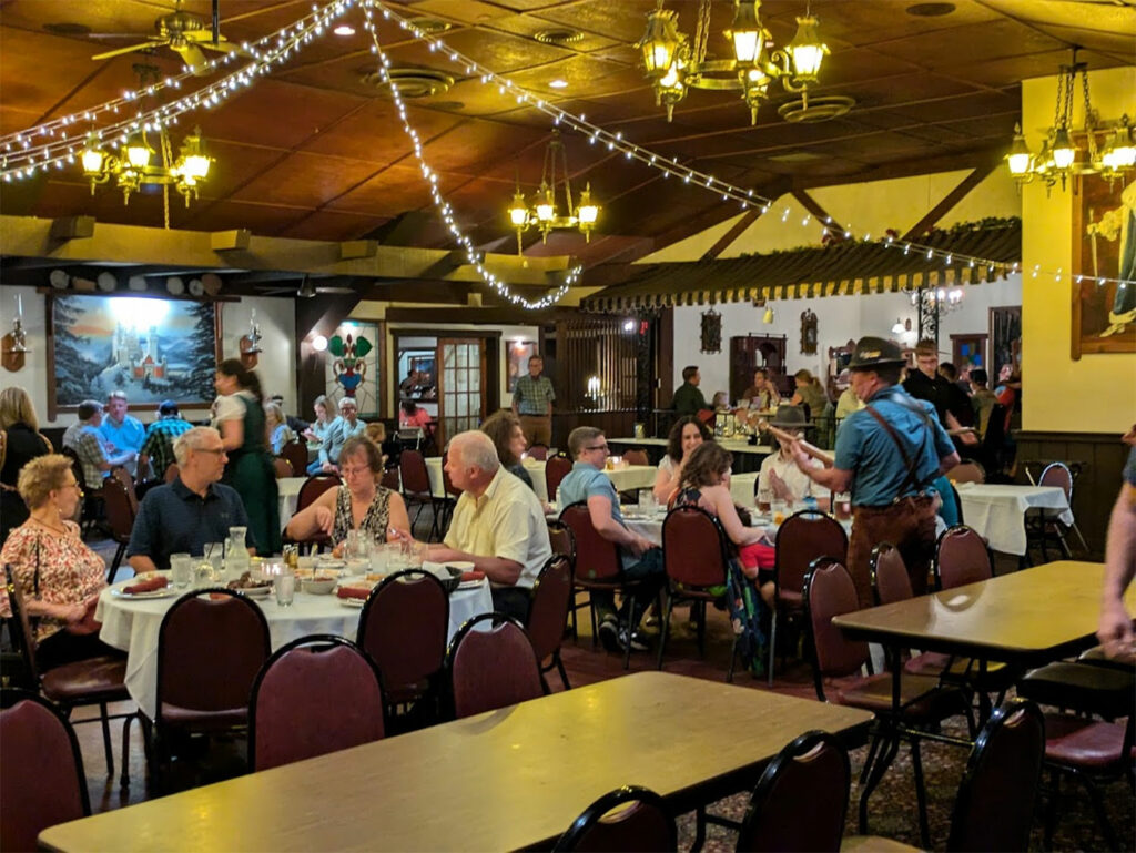 A Friday night in Roxbury at the Dorf Haus Supper Club | Milwaukee Record