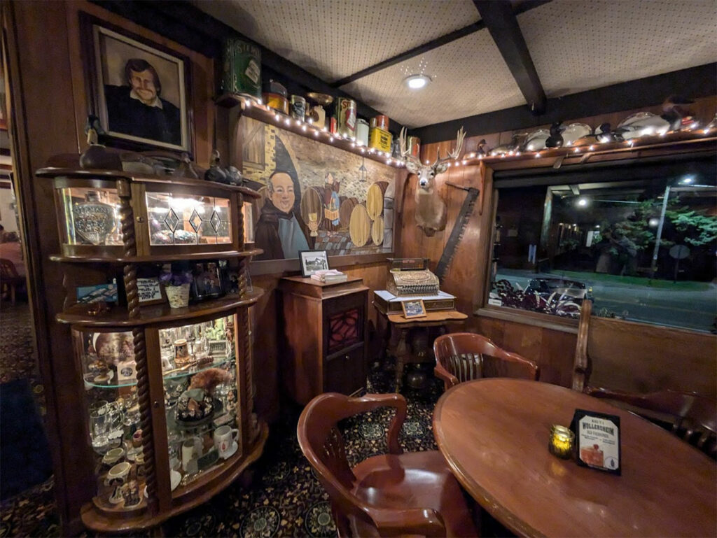 A Friday night in Roxbury at the Dorf Haus Supper Club | Milwaukee Record