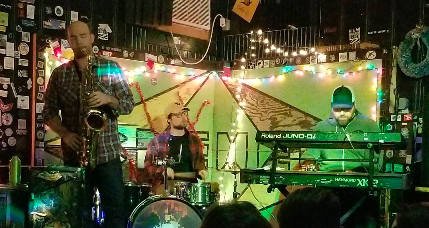 WMSE’s Local/Live: Smoke N’ Mirrors | Milwaukee Record