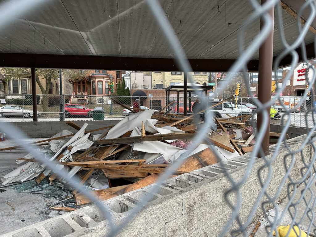 They’re finally demolishing that Farwell Point building to make way for ...
