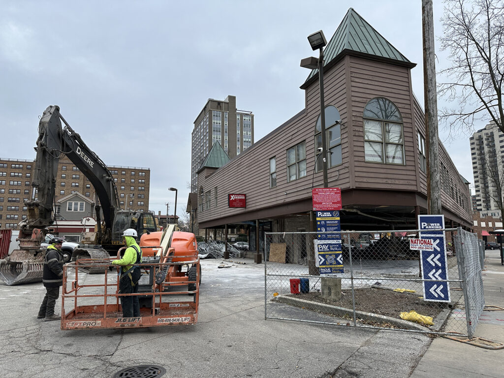 They’re finally demolishing that Farwell Point building to make way for ...