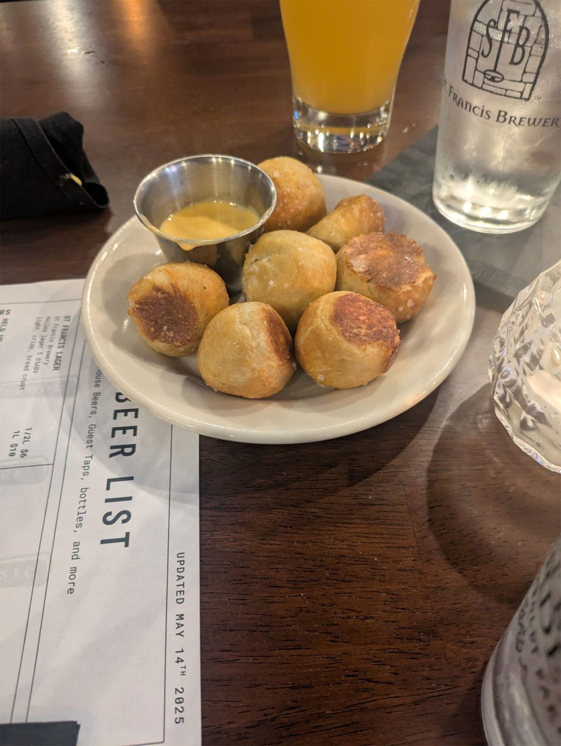 Reopened St. Francis Brewery packs ’em in with pretzel bites, fish ...