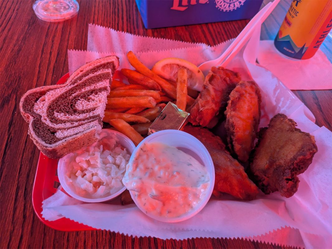 The service is quick at Milwaukee’s iconic Major Goolsby’s | Milwaukee ...