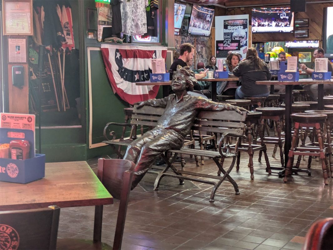 The service is quick at Milwaukee’s iconic Major Goolsby’s | Milwaukee ...