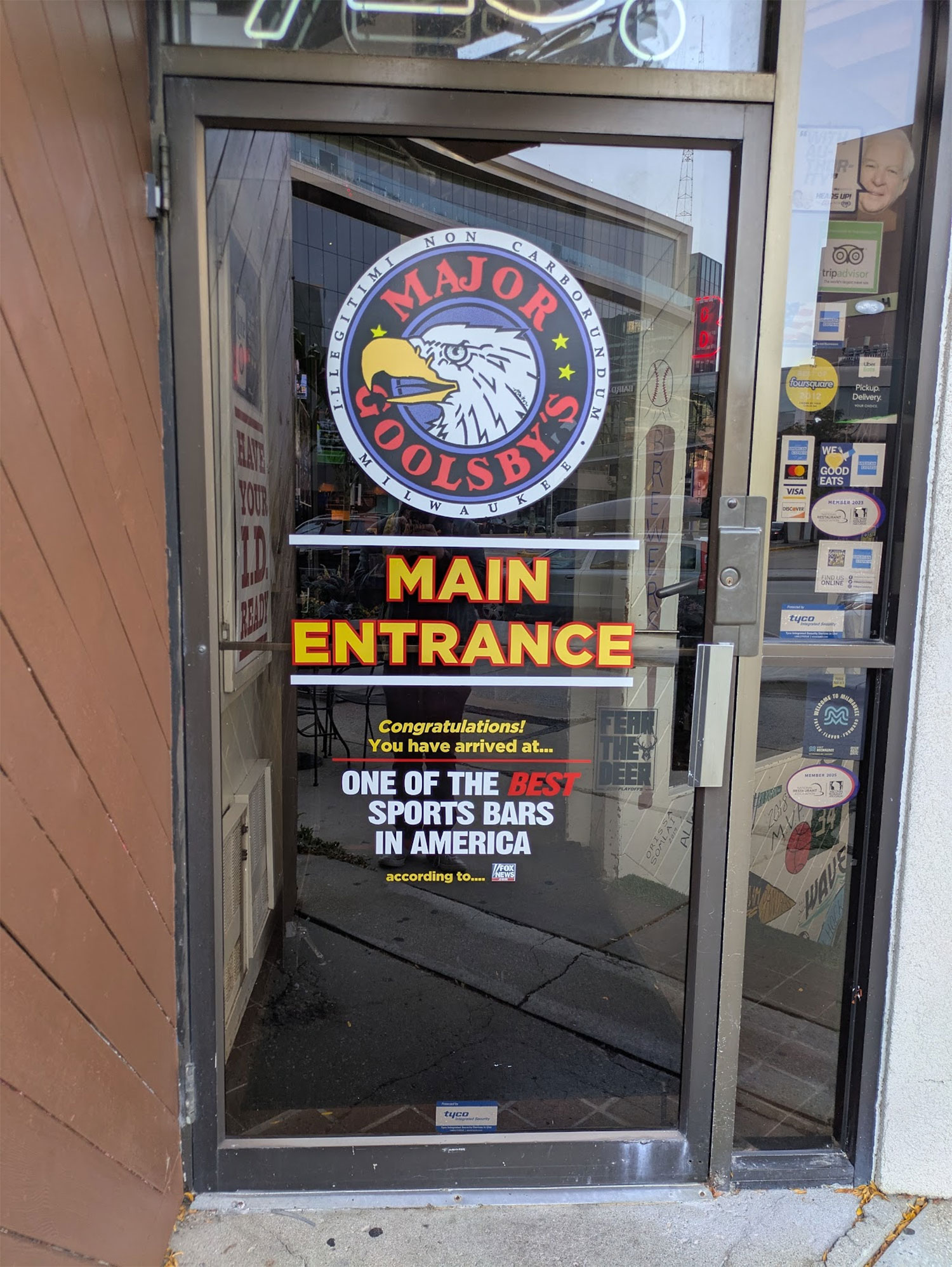 The service is quick at Milwaukee’s iconic Major Goolsby’s | Milwaukee ...